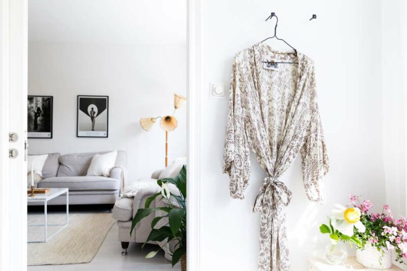 How to Fill the Empty Space in a Bedroom